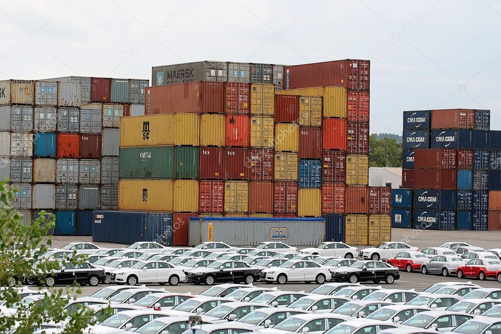 Stack of metal cargo containers — Stock Editorial Photo © Tverdohlib ...