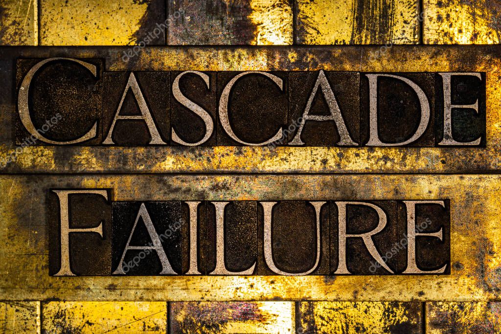 Cascade Failure texto sobre textura de cobre grunge y fondo de oro ...