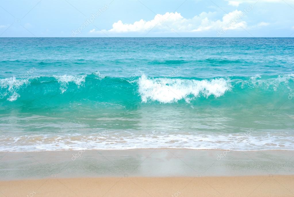 Sea waves on the beach — Stock Photo © 10comeback #74642369