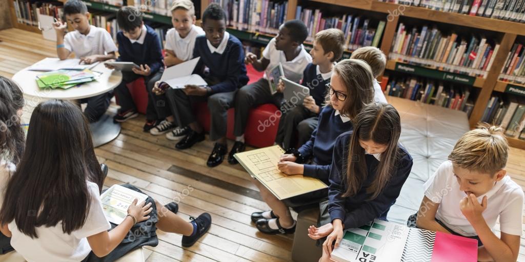 Classmates reading in library — Stock Photo © Rawpixel #114569534