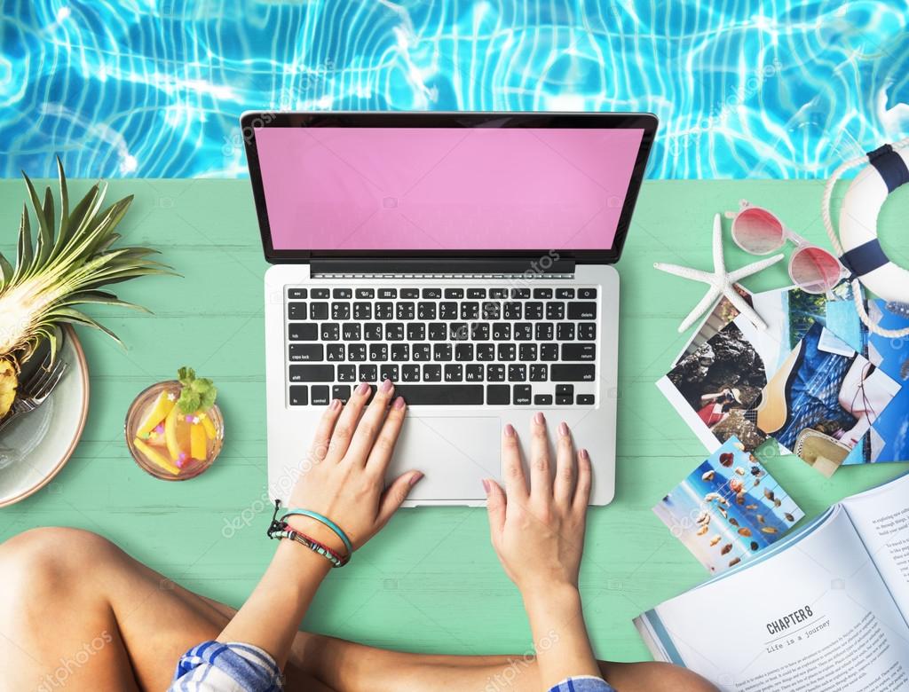 Girl typing text — Stock Photo © Rawpixel #116441104