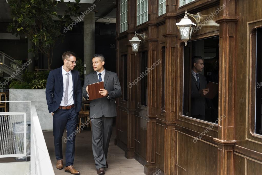 Empresario hablando de trabajo: fotografía de stock © Rawpixel ...
