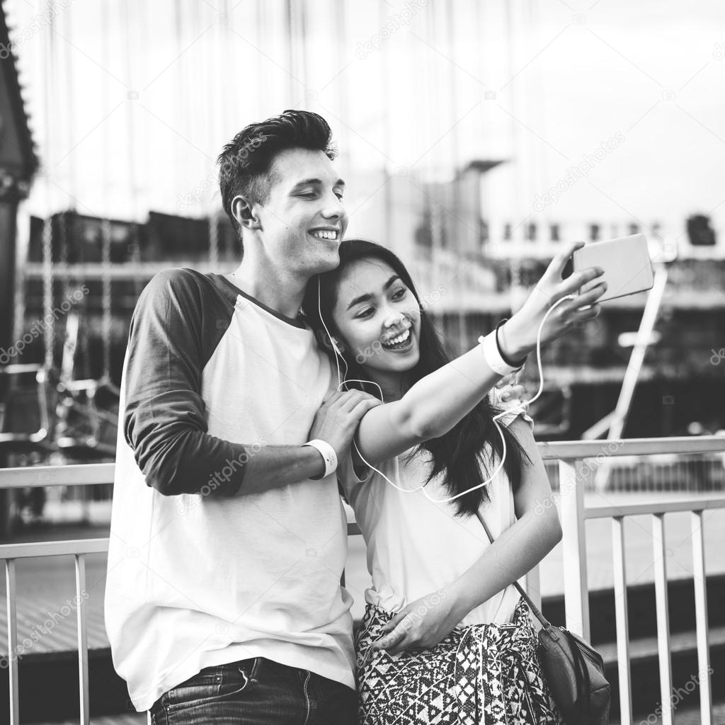 Couple making selfie in amusement park — Stock Photo © Rawpixel #125430922