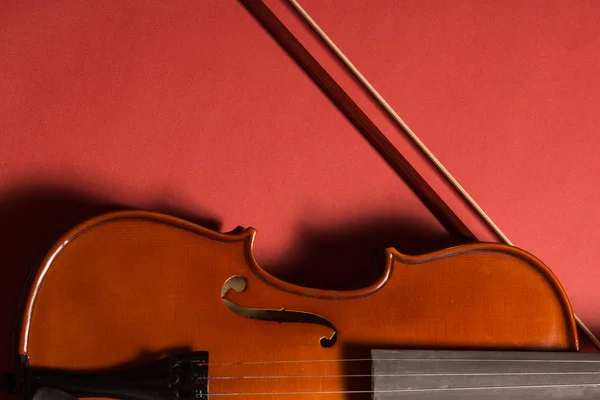 Broken violin string Stock Photo by ©Tamara_k 75597191