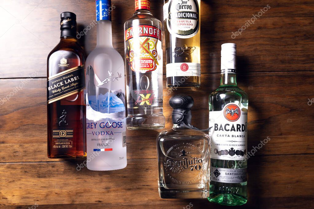 CIUDAD DE MÉXICO, MÉXICO - 14 DE SEPTIEMBRE DE 2020- Famosas botellas ...