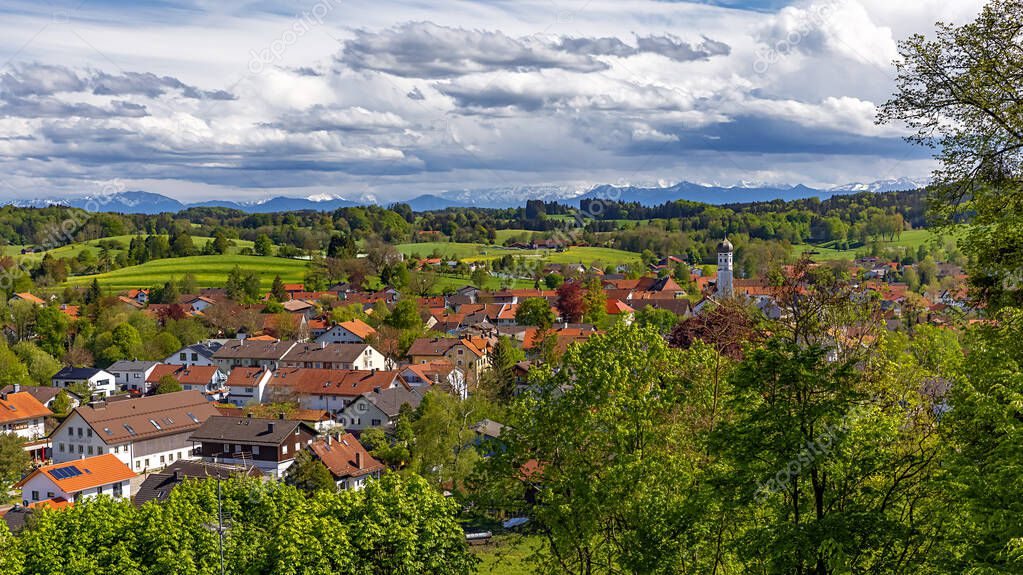 Vista panorámica de la ciudad de Andechs desde la montaña, donde se ...
