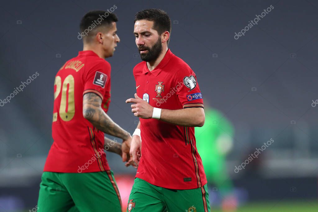 Torino, 24 de marzo de 2021. Joao Moutinho de Portugal durante el ...