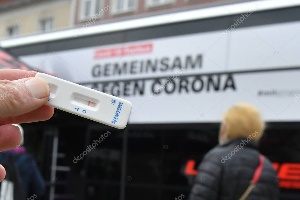 Autobús de prueba Corona "Juntos contra Corona" del estado de Alta ...