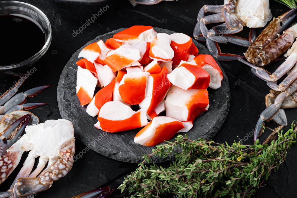 Surimi de carne fresca de cangrejo con conjunto de cangrejo azul, sobre ...