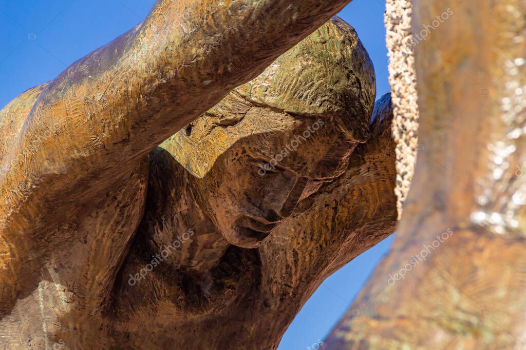 Monumento a las tres razas. Detalle del monumento ubicado en el centro ...