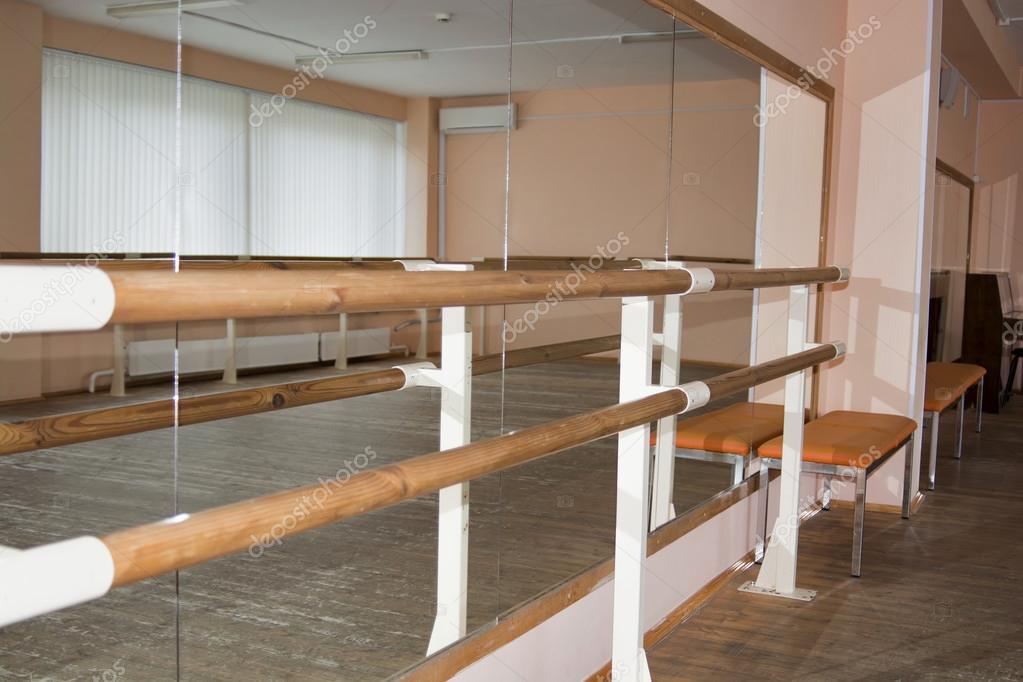 Empty dance class Stock Photo by ©nishka321 84842724