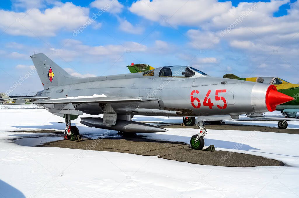 Fuerza Aérea de Alemania Oriental Mikoyan-Gurevich MiG-21 en exhibición en el Museo de Historia ...