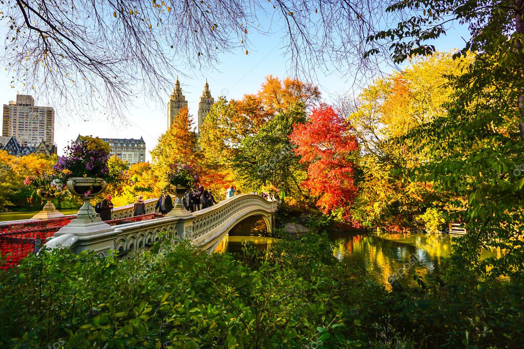 Central Park en el pico de la temporada de otoño en la ciudad de Nueva ...