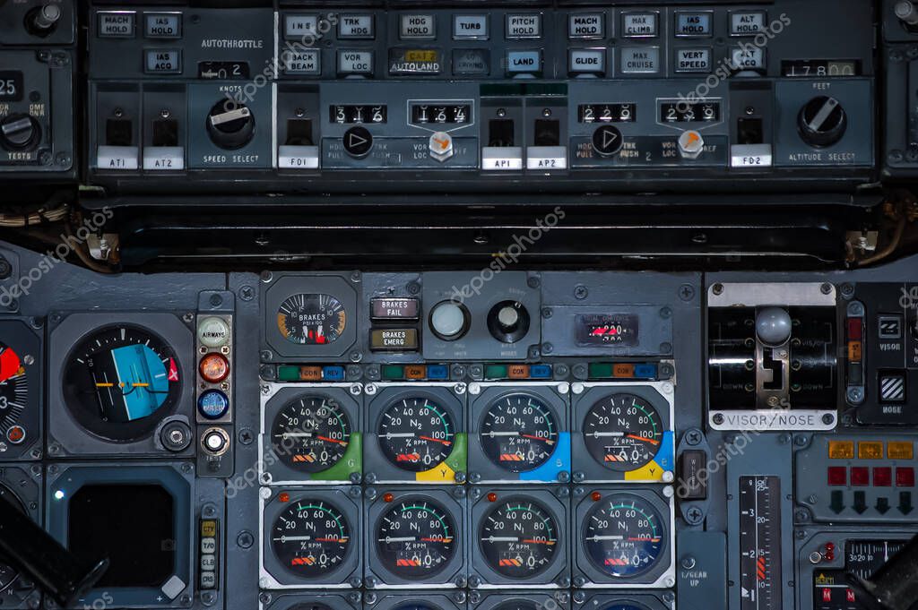 Panel de instrumentos y cabina del Concorde del avión de pasajeros ...