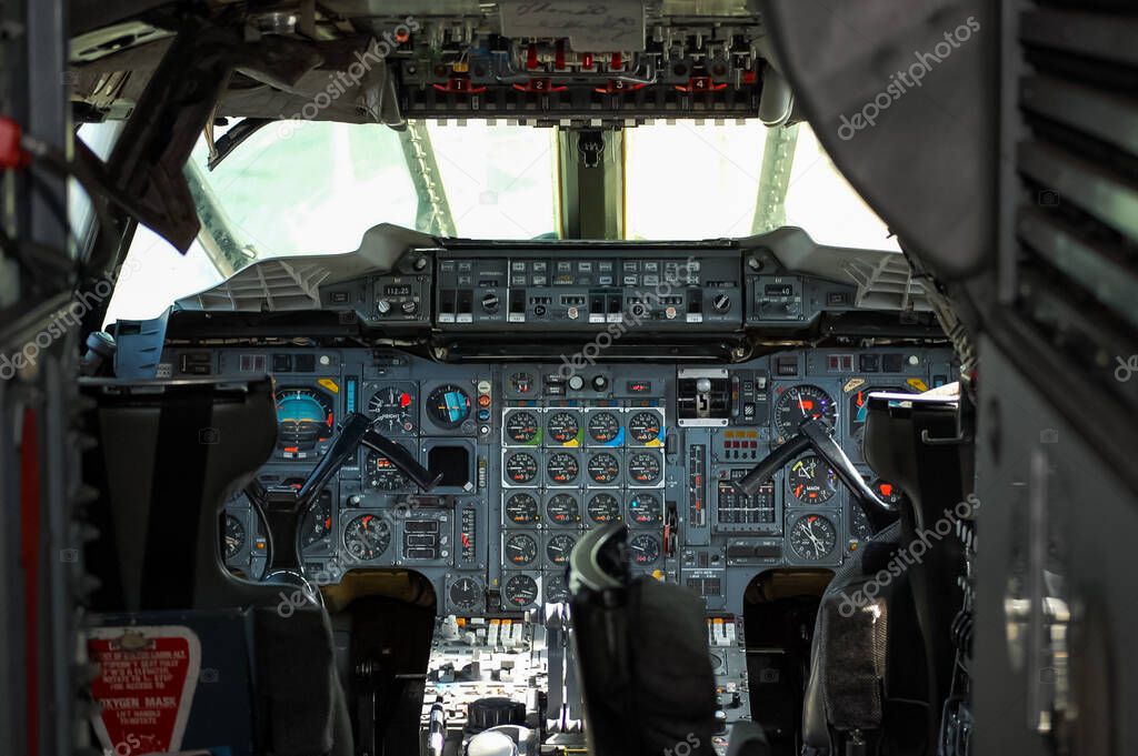 Panel de instrumentos y cabina del Concorde del avión de pasajeros ...