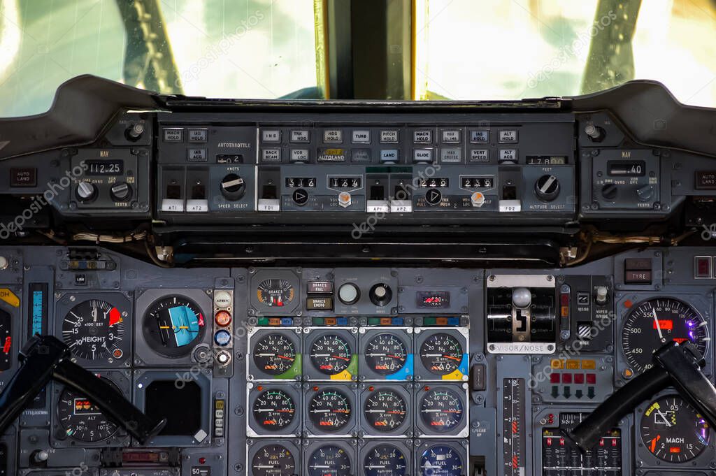 Panel de instrumentos y cabina del Concorde del avión de pasajeros ...