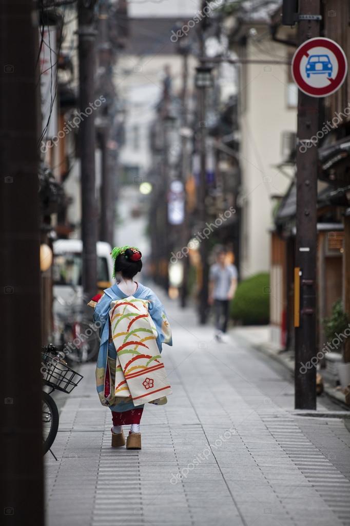 Geisha in the back streets — Stock Photo © 2630ben #70083031