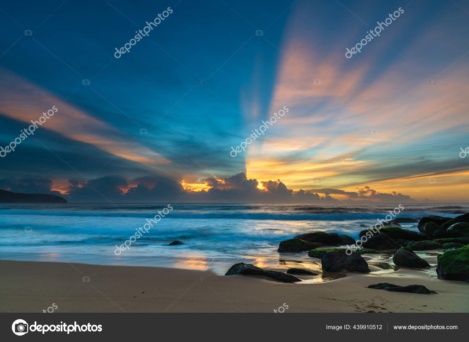 High Clouds Drift Cloud Bank Horizon Sun Rays Streak Sky Stock Photo by ...