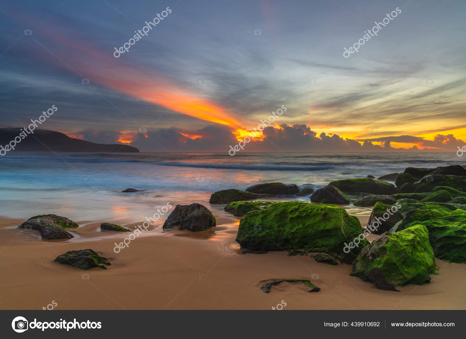 High Clouds Drift Cloud Bank Horizon Sun Rays Streak Sky Stock Photo by ...