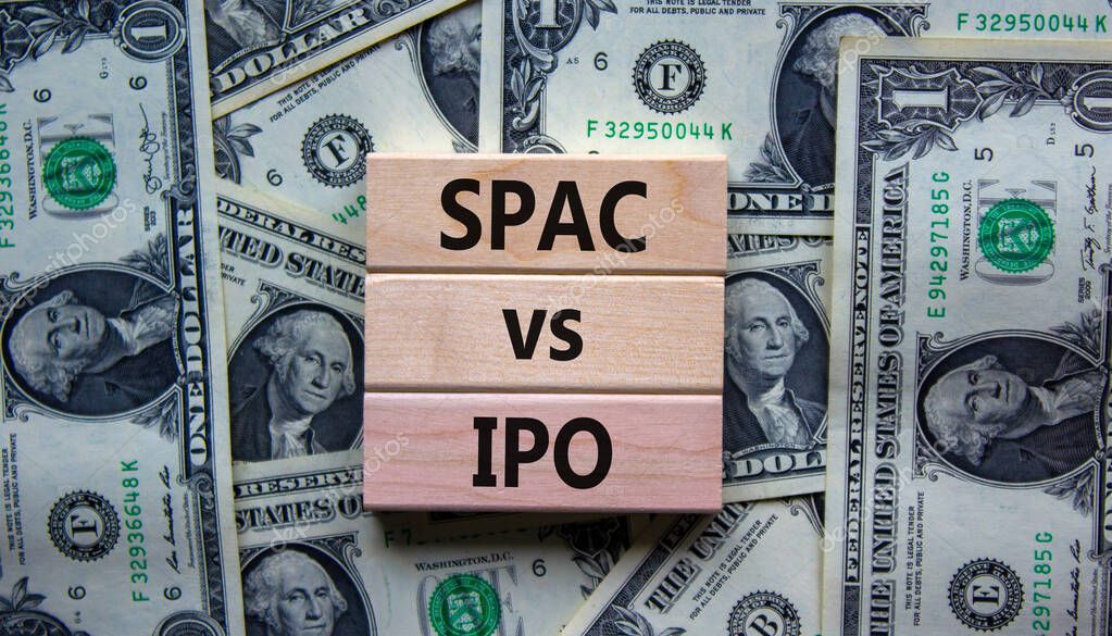 Símbolo SPAC vs IPO. Bloques con palabras 'SPAC, empresa de adquisición de propósito especial' y ...