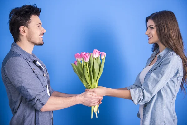 Hombre regalando flores Stock Photos, Royalty Free Hombre regalando ...