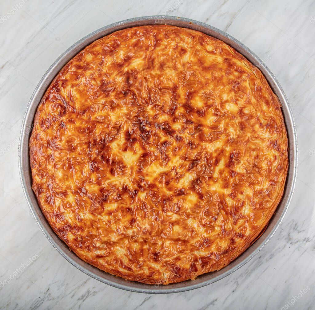 Pasteles tradicionales turcos: Queso borek agua (Su boregi). Hay dos ...