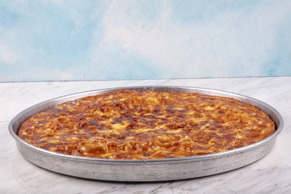 Pasteles tradicionales turcos: Queso borek agua (Su boregi). Hay dos ...