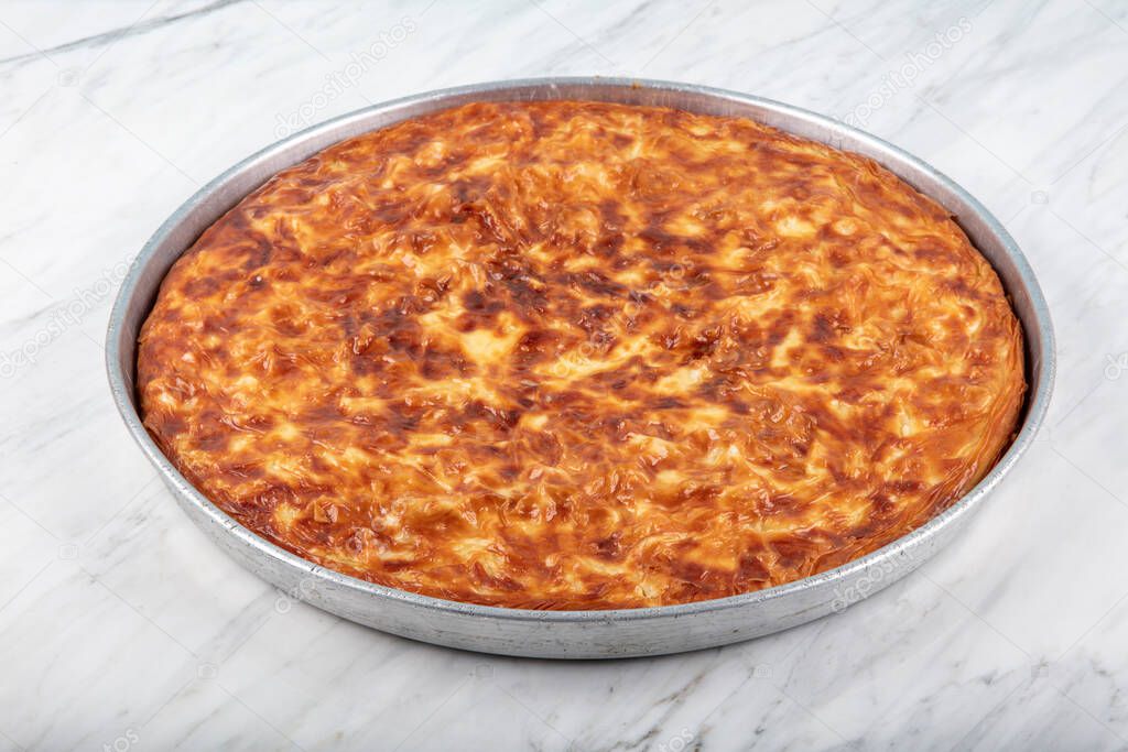 Pasteles tradicionales turcos: Queso borek agua (Su boregi). Hay dos ...