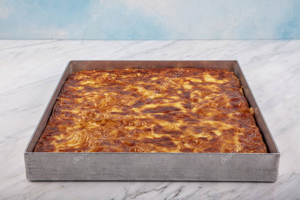 Pasteles tradicionales turcos: Queso borek agua (Su boregi). Hay dos ...