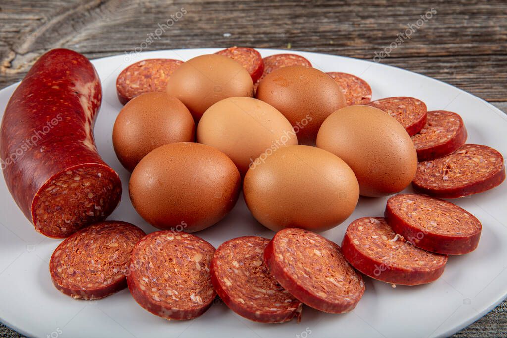 Salchicha turca (nombre turco; sucuk turco). Salchicha turca kangal ...