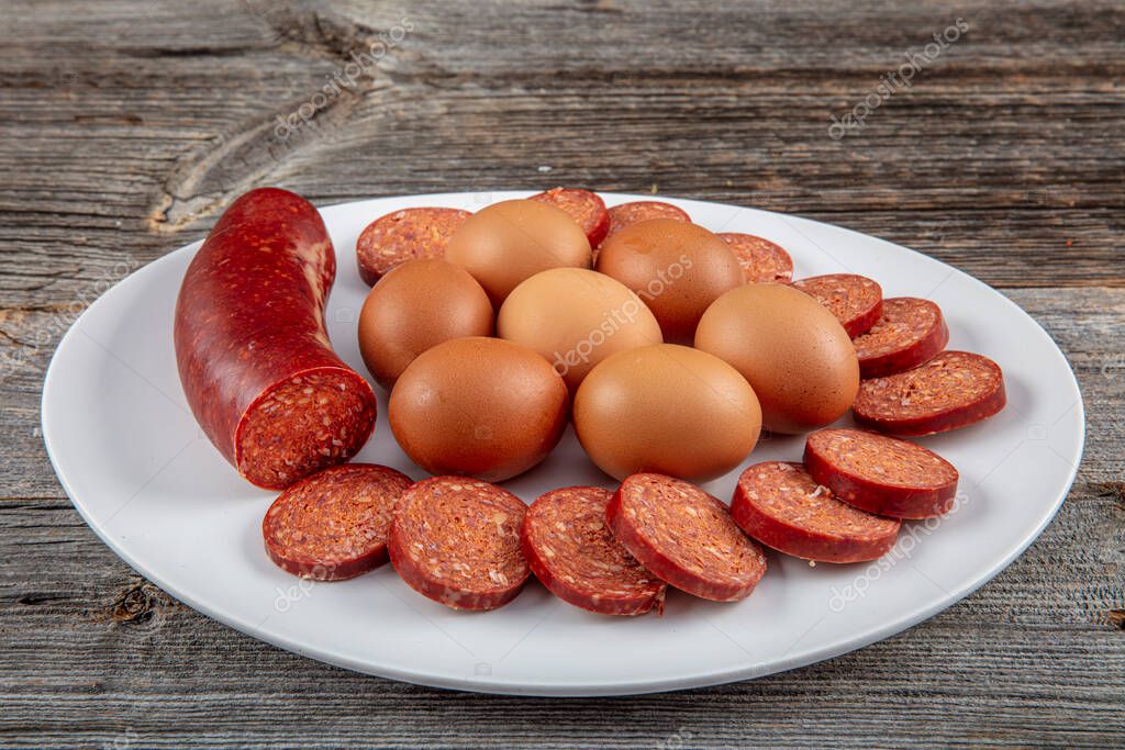 Salchicha turca (nombre turco; sucuk turco). Salchicha turca kangal ...