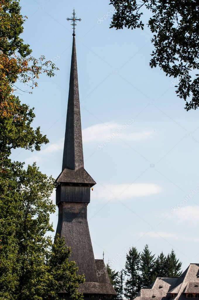 La iglesia del Monasterio de Sapanta Peri, Maramures construida ...
