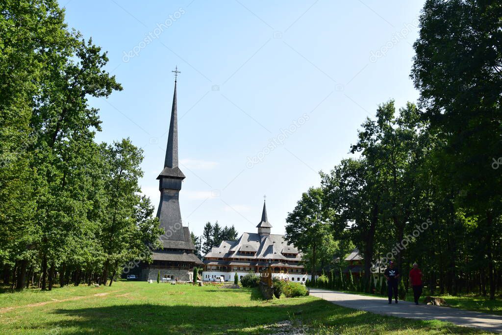 La iglesia del Monasterio de Sapanta Peri, Maramures construida ...