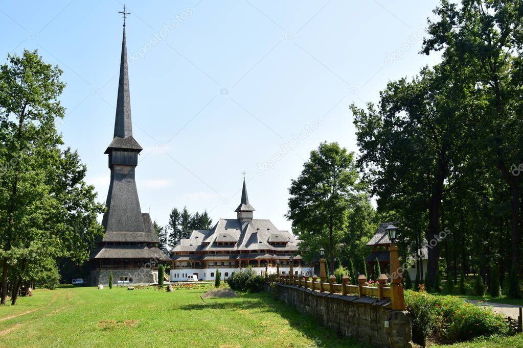 La iglesia del Monasterio de Sapanta Peri, Maramures construida ...