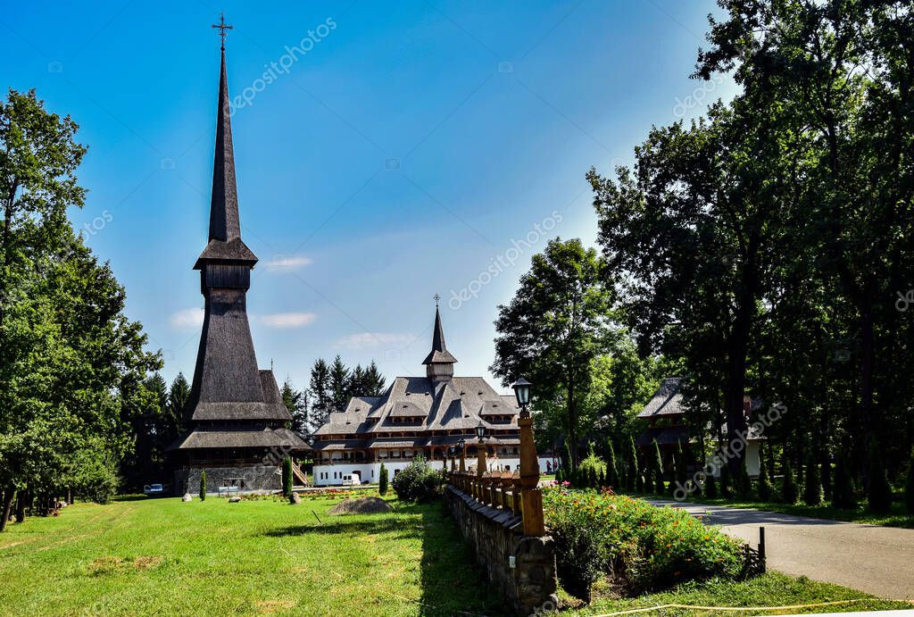 La iglesia del Monasterio de Sapanta Peri, Maramures construida ...