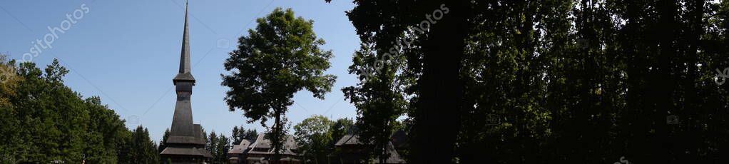 La iglesia del Monasterio de Sapanta Peri, Maramures construida ...