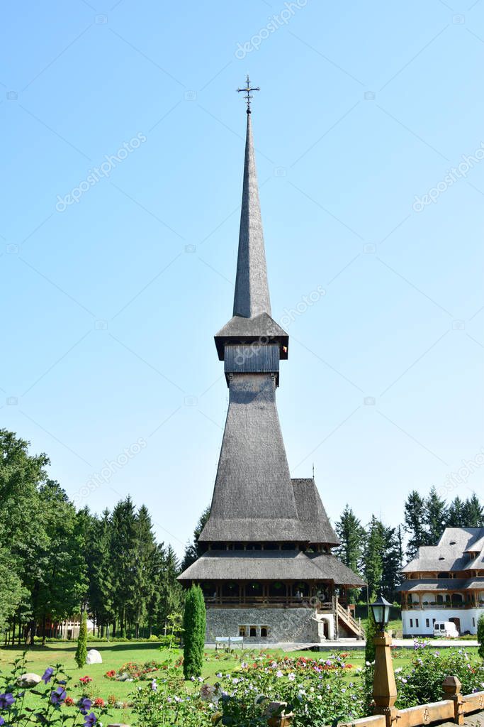 La iglesia del Monasterio de Sapanta Peri, Maramures construida ...