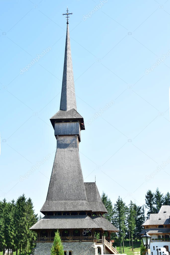 La iglesia del Monasterio de Sapanta Peri, Maramures construida ...