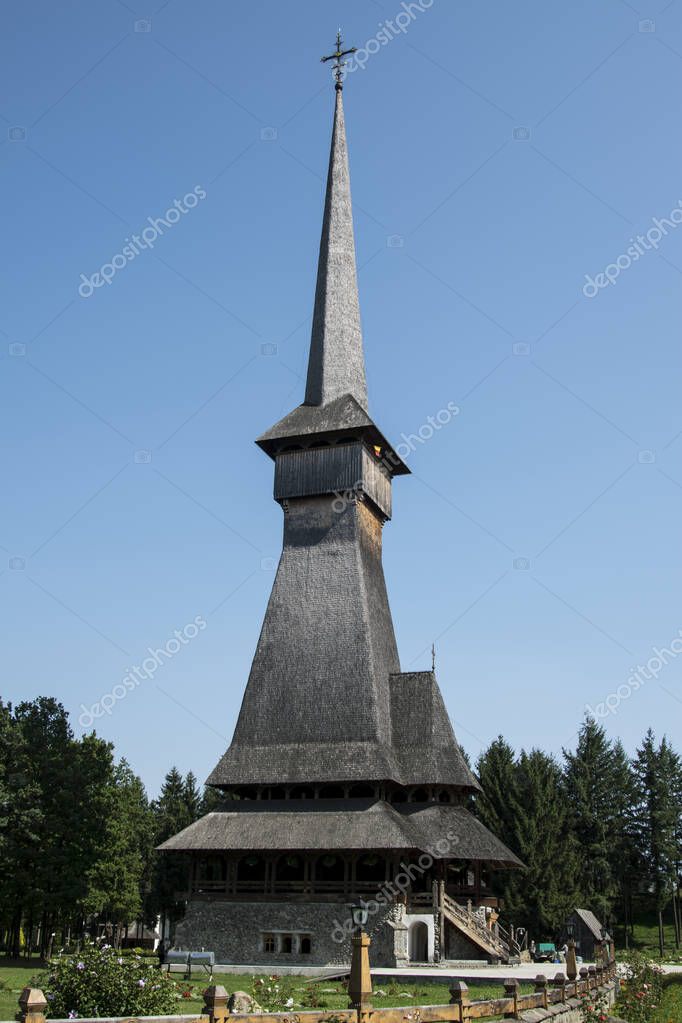 La iglesia del Monasterio de Sapanta Peri, Maramures construida ...