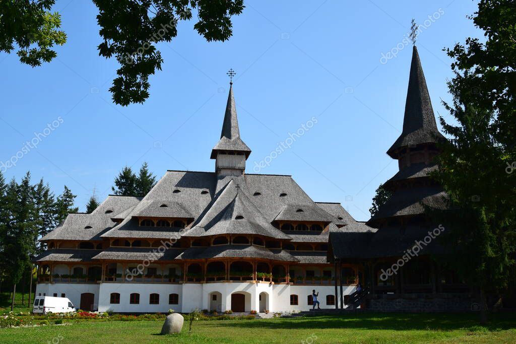 La abadesa del Monasterio Sapanta Peri, construida en estilo Maramure ...