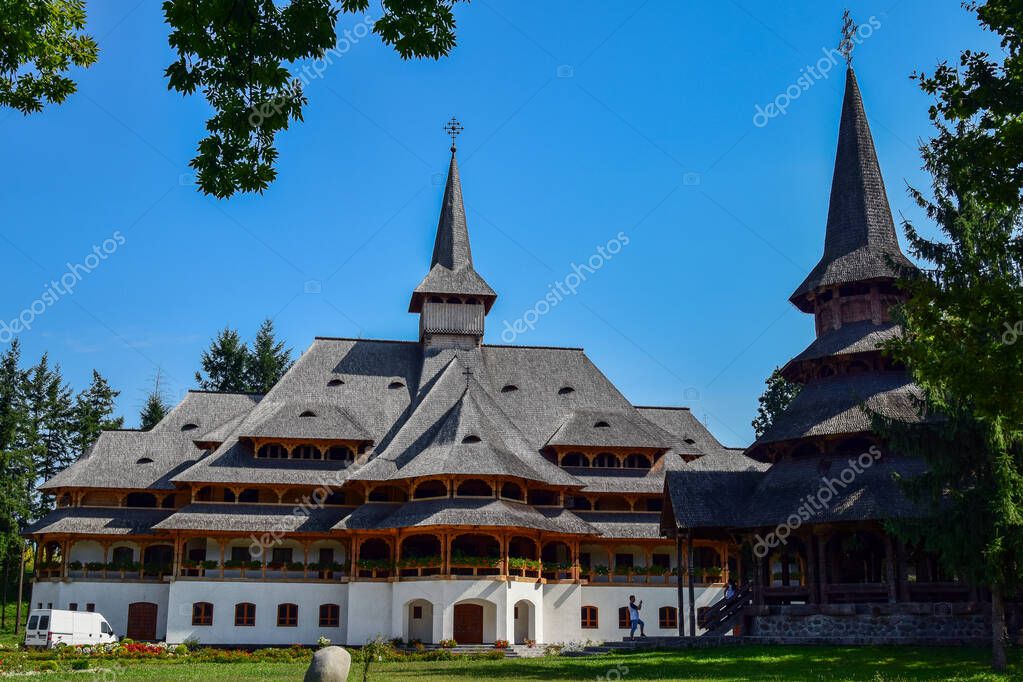 La abadesa del Monasterio Sapanta Peri, construida en estilo Maramure ...