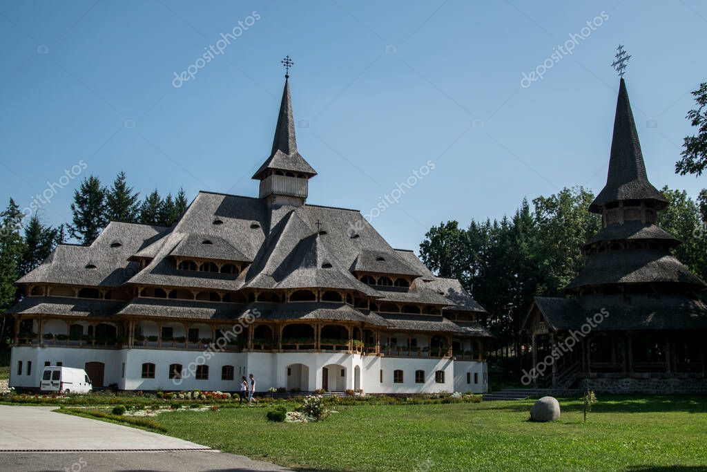 La abadesa del Monasterio Sapanta Peri, construida en estilo Maramure ...