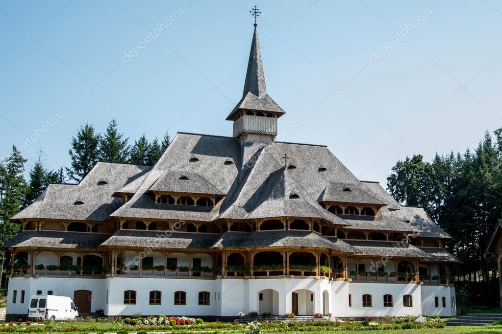 La abadesa del Monasterio Sapanta Peri, construida en estilo Maramure ...