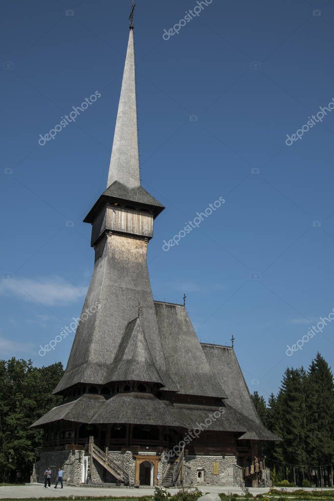 La iglesia del Monasterio de Sapanta Peri, Maramures construida ...