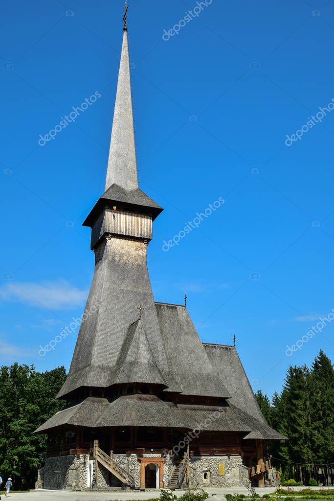 La iglesia del Monasterio de Sapanta Peri, Maramures construida ...