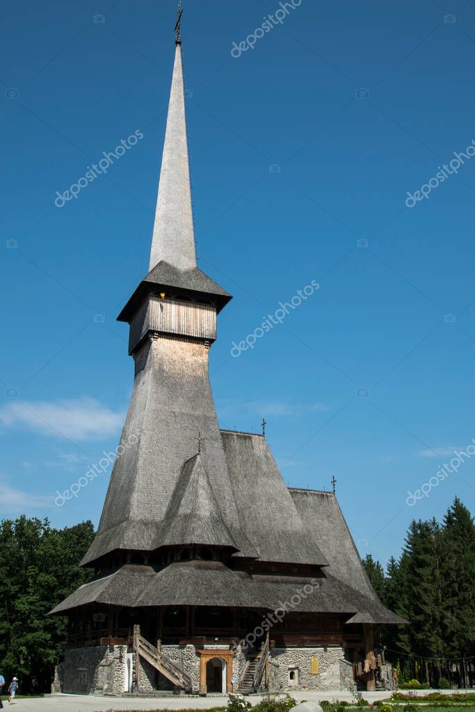 La iglesia del Monasterio de Sapanta Peri, Maramures construida ...