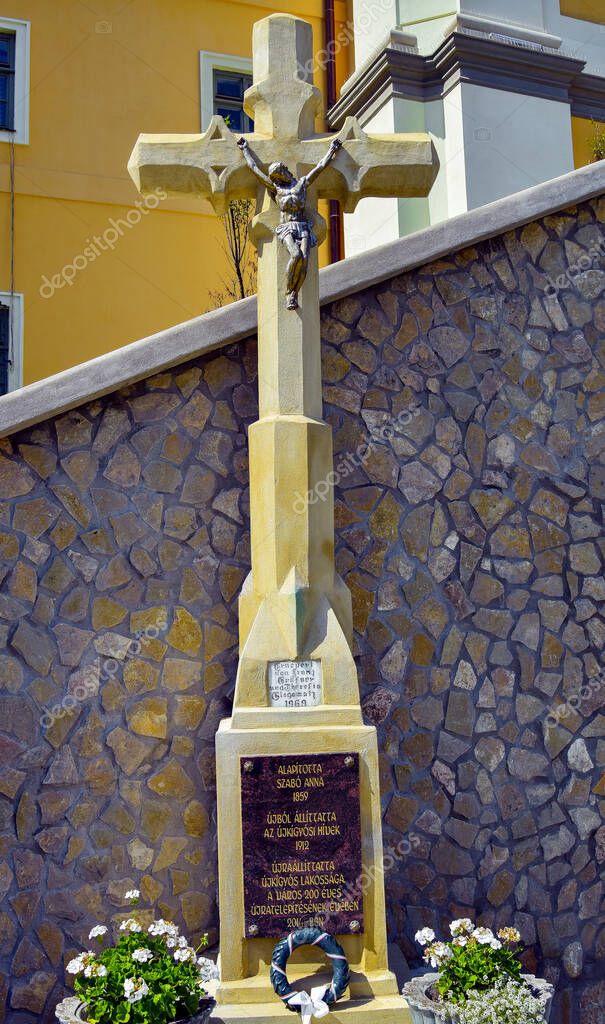 Cruz católica en el Monasterio de Santa María en Radna. La cruz ...