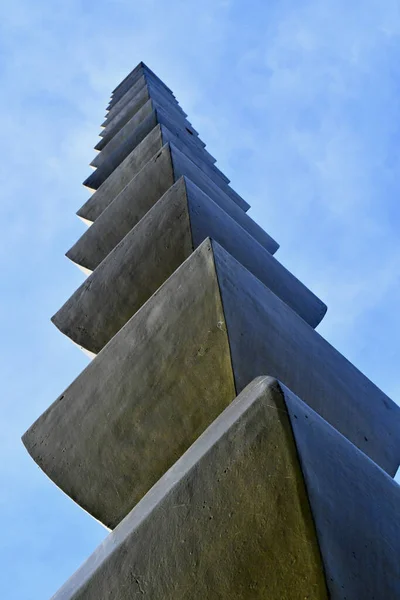 Escultura moderna Stock Photos, Royalty Free Escultura moderna Images ...