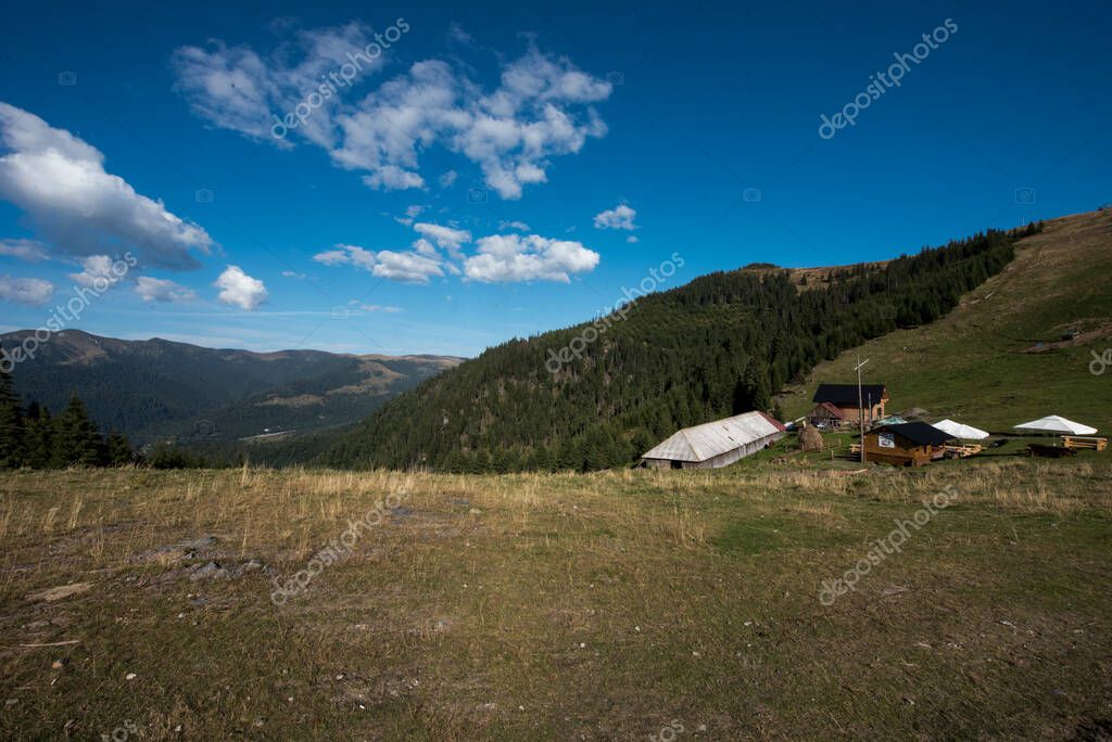 El Parque Nacional de las Montañas Rodna es un área natural ubicada en ...