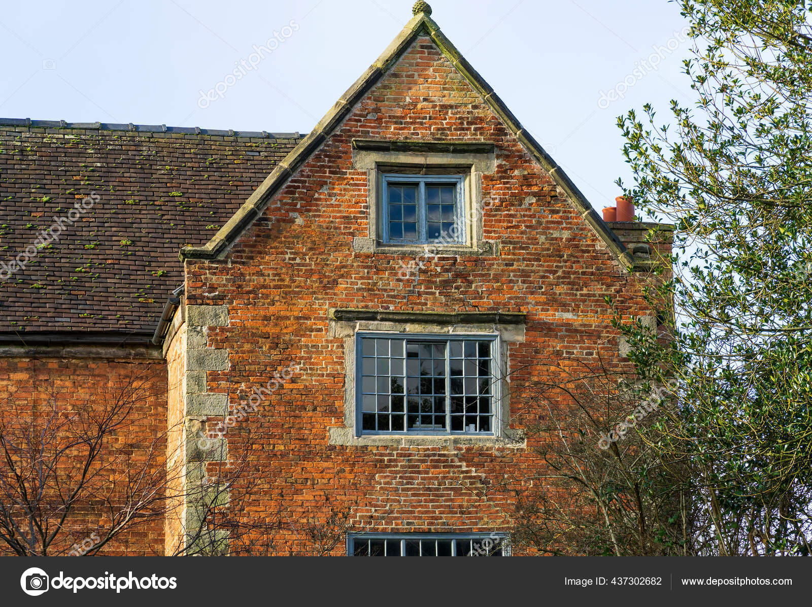 Old House Structural Movement — Stock Photo © SimonXT2 #437302682